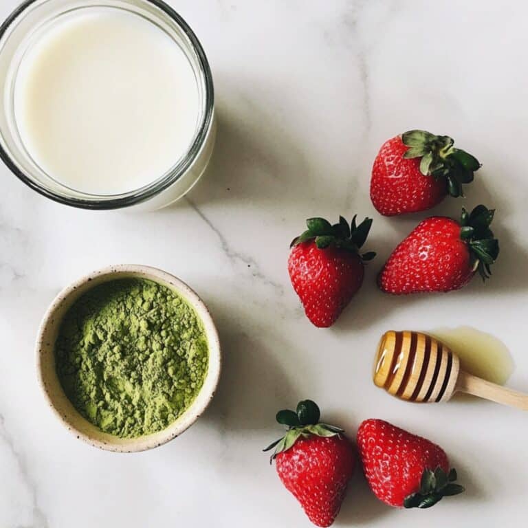 How to Make a Strawberry Matcha Latte That Tastes Amazing