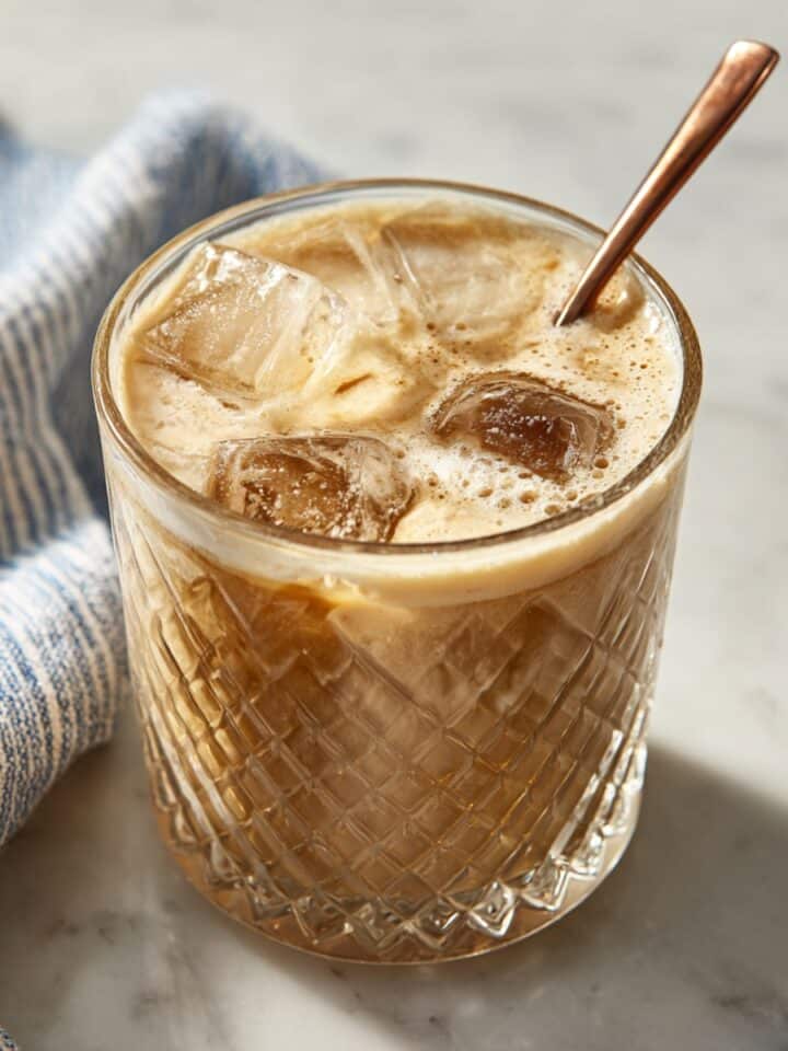 Christmas Naughty Elf Cocktail (Festive Chocolate Peppermint!)